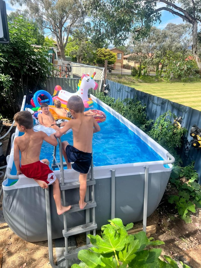 The Queanbeyan mum who moved her family into shipping containers | Zango